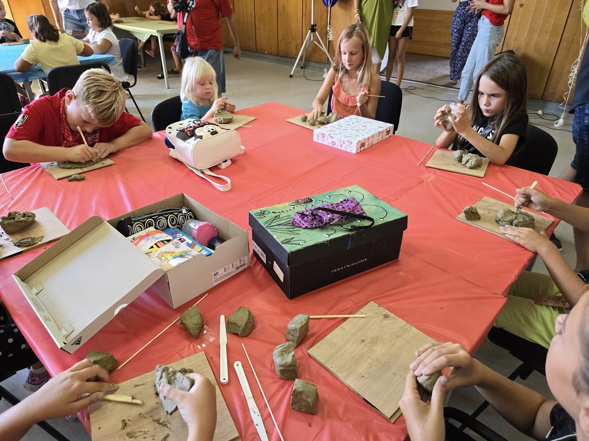 Likovna kolonija u Gradićima: Čuvanje baštine bojama i druženje uz FA Turopolje - Kaj ima V'Gradu